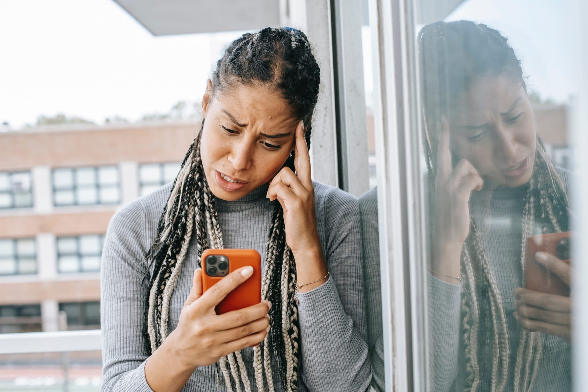 Ghosting: What is it and why do people do it? - Naturally Dating